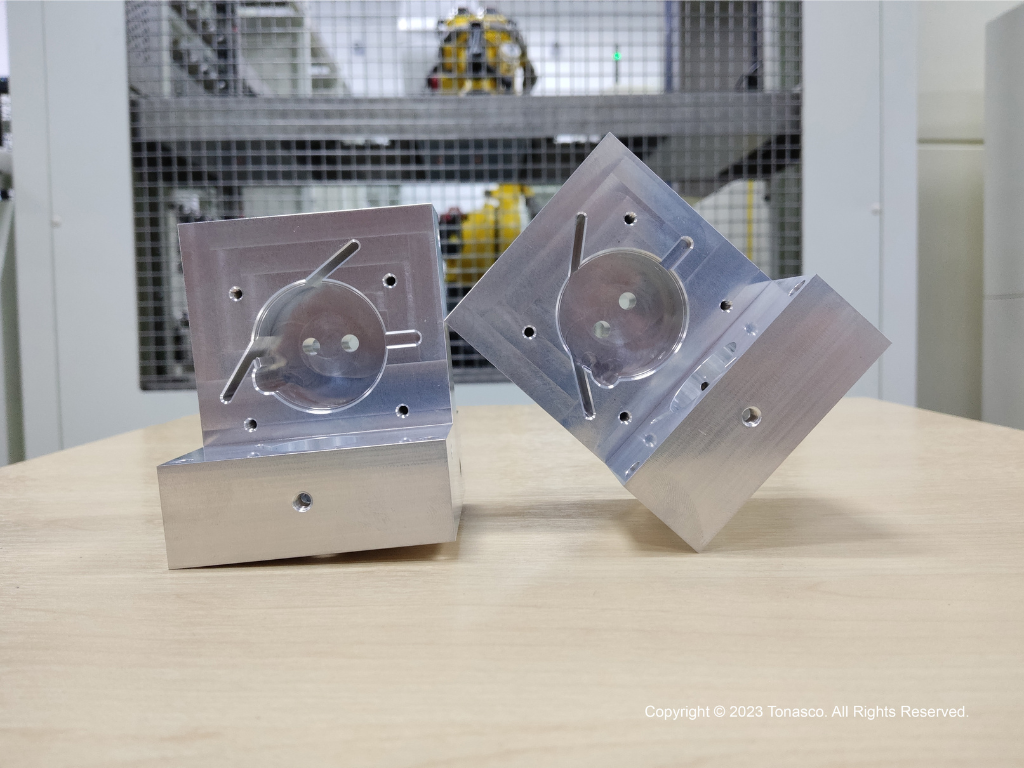 Simultaneous 5-axis Advanced Machining with Makino a500Z